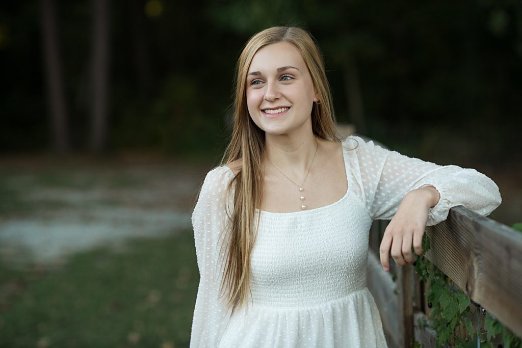 Lauren's Senior Portraits with Puppy, Sadie! - Laura Matthews ...